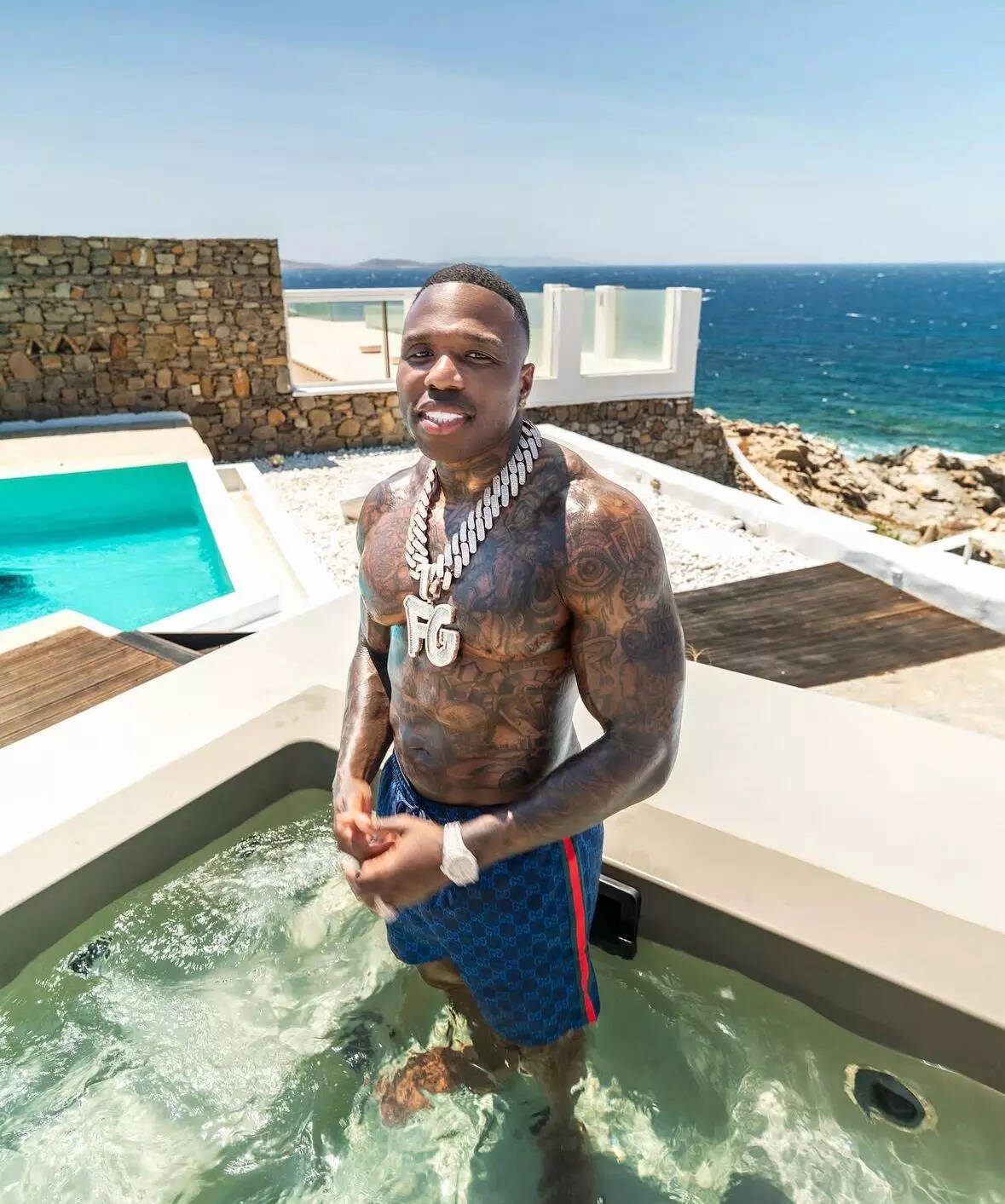 Ab-etching surgery gives Bandman Kevo six pack without working out, and ...