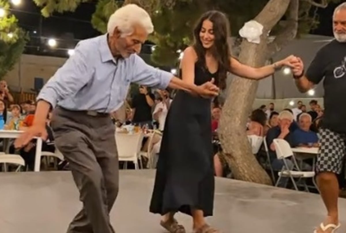 «Εκεί όπου ο χορός ενώνει τις γενιές»: Viral ο 92χρονος παππούς που ...