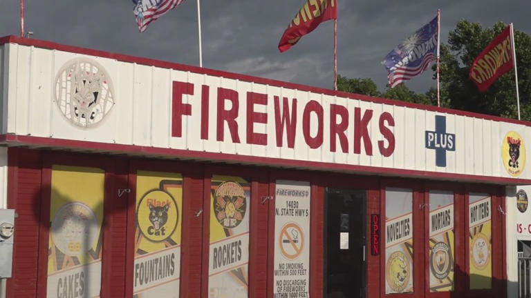 Missouri fireworks sell at pre-tariff prices