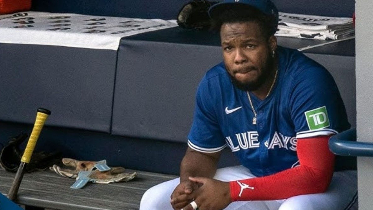 MLB: Vladimir Guerrero Jr. Loses His Cool and Snaps His Bat During Game