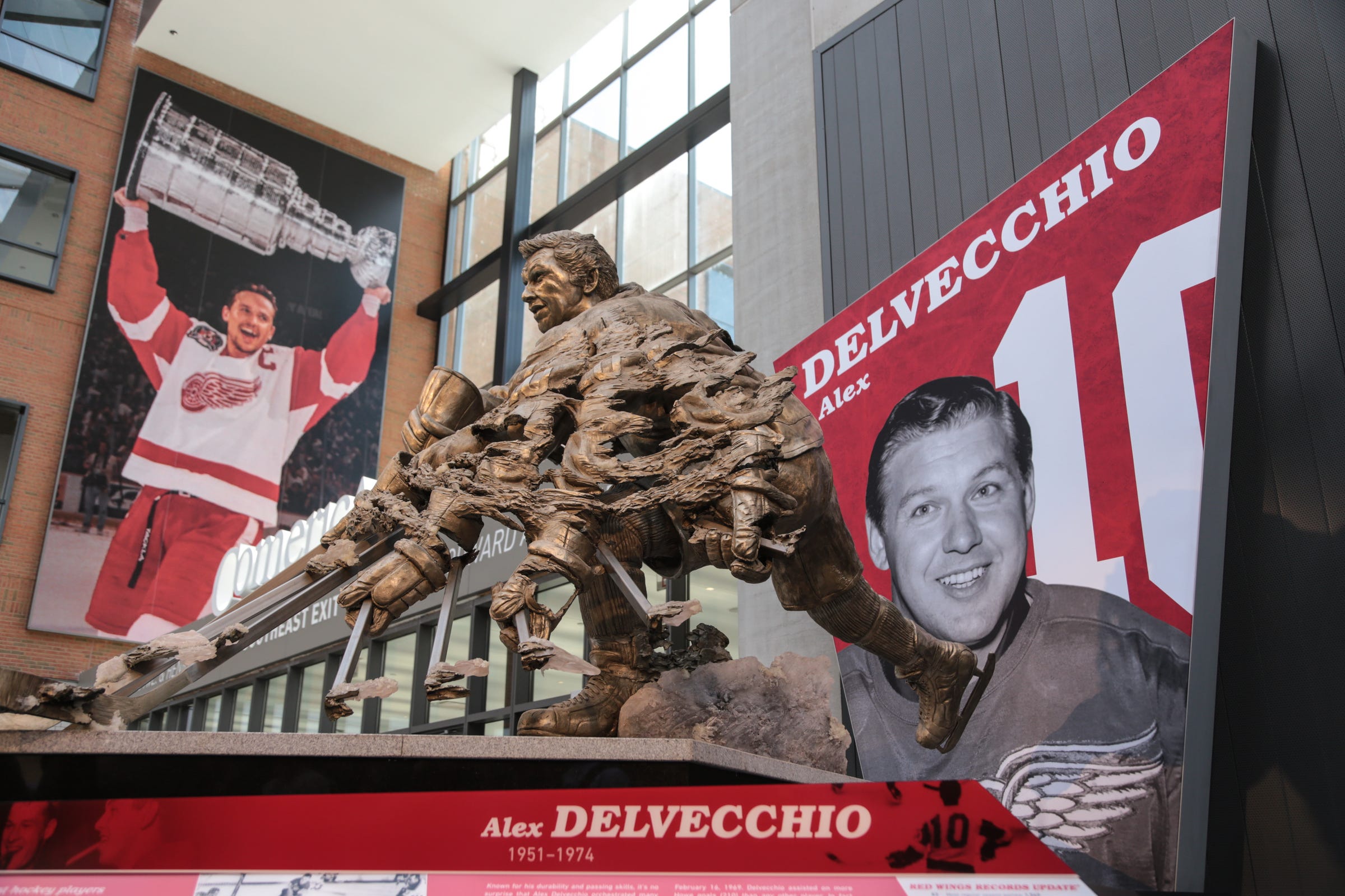 NHL figures react to the death of Detroit Red Wings legend Alex Delvecchio