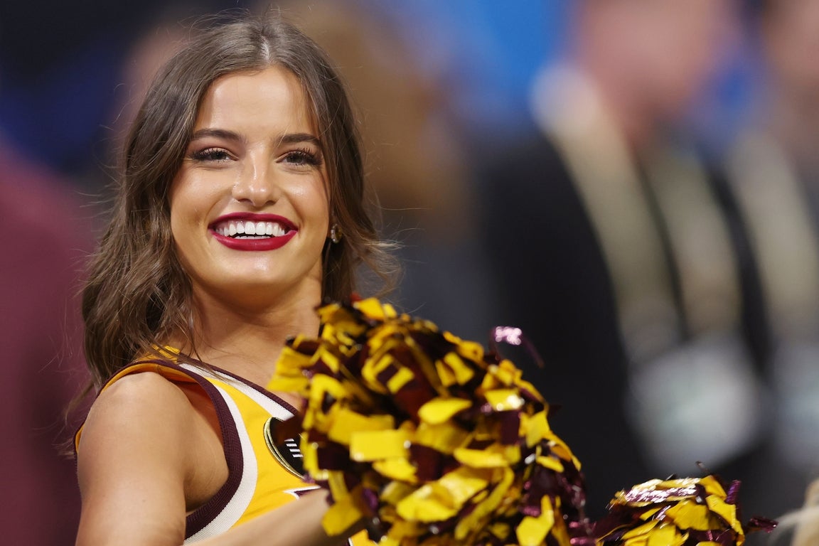 Unforgettable cheerleader photos from the 2025 college football ...