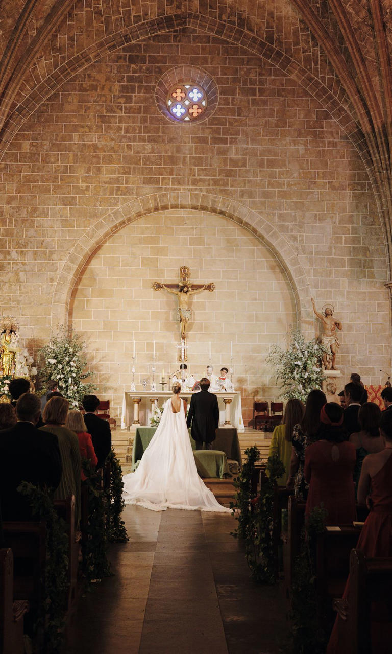 Gran boda en la familia Flores: las imágenes no vistas y los detalles ...