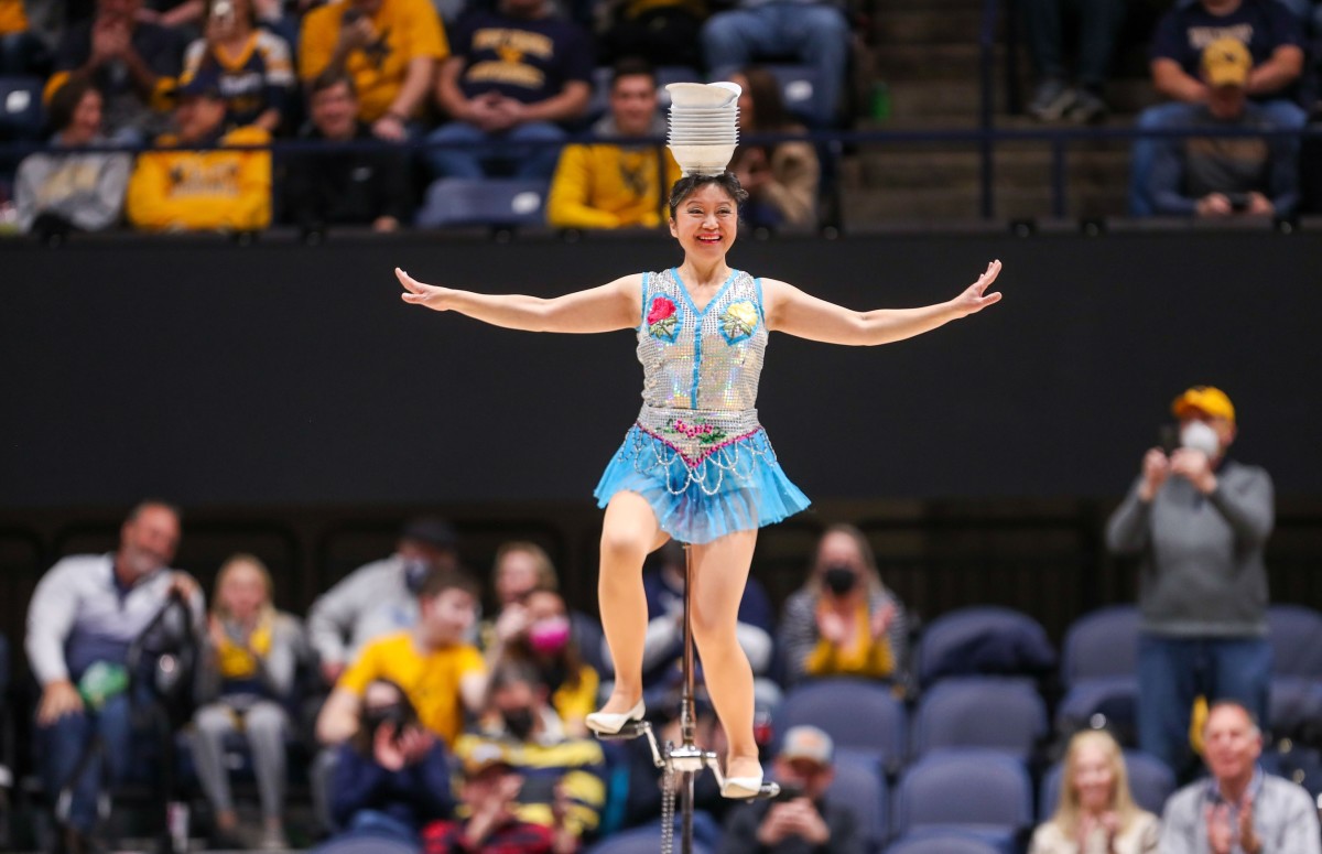 Famous halftime performer 'Red Panda' injured during Lynx-Fever game