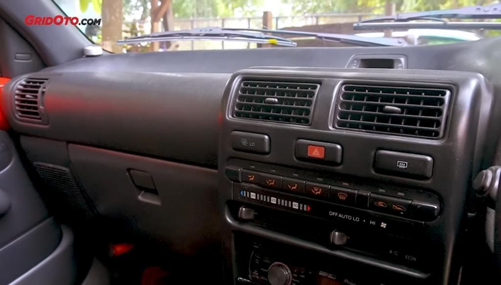 Dashboard mobil jadi kusam karena sering dijemur, ini solusinya
