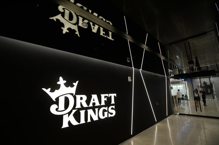 Benchmark Highlights DraftKings’ (DKNG) Growth Amid Bettor-Friendly NFL ...