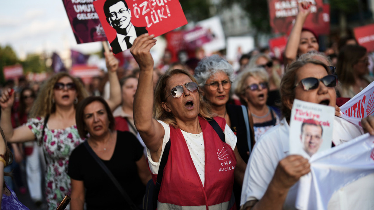Κωνσταντινούπολη: 42 συλλήψεις σε μαζική διαδήλωση υπέρ του Ιμάμογλου