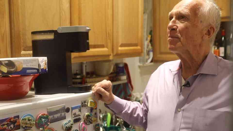 House Tour: A Man’s 50-Year-Old New York City Apartment Filled with ...