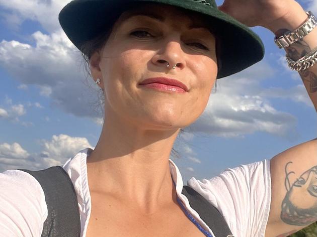 Julia (45) aus Aschheim hofft auf den Titel tz-Wiesn-Madl 2025: „Wir lieben die bayerischen ...