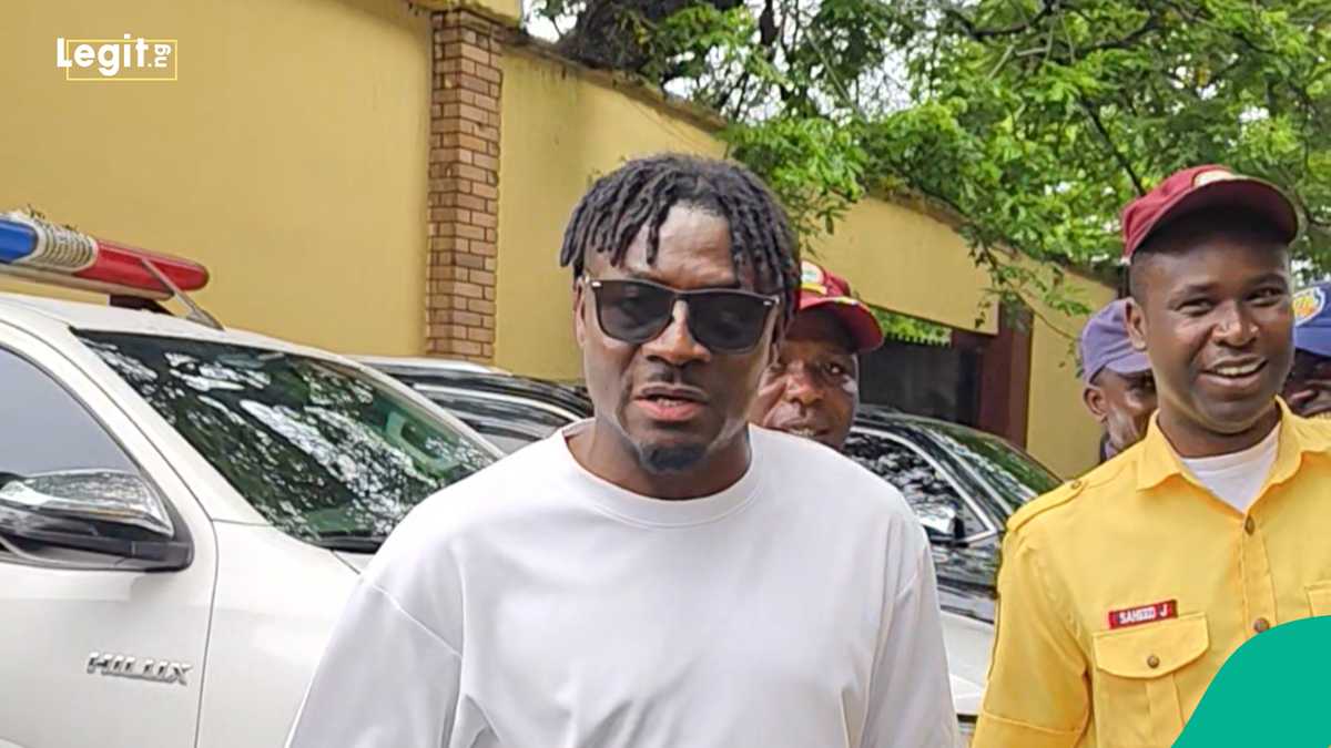 Obafemi Martins makes grand entrance in N400M Mercedes-AMG G63, caught ...