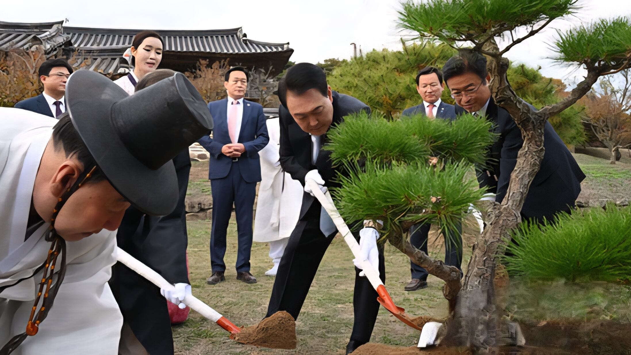 병산서원 ‘尹 기념식수 비석’, 갑자기 나타났다 홀연히 사라져