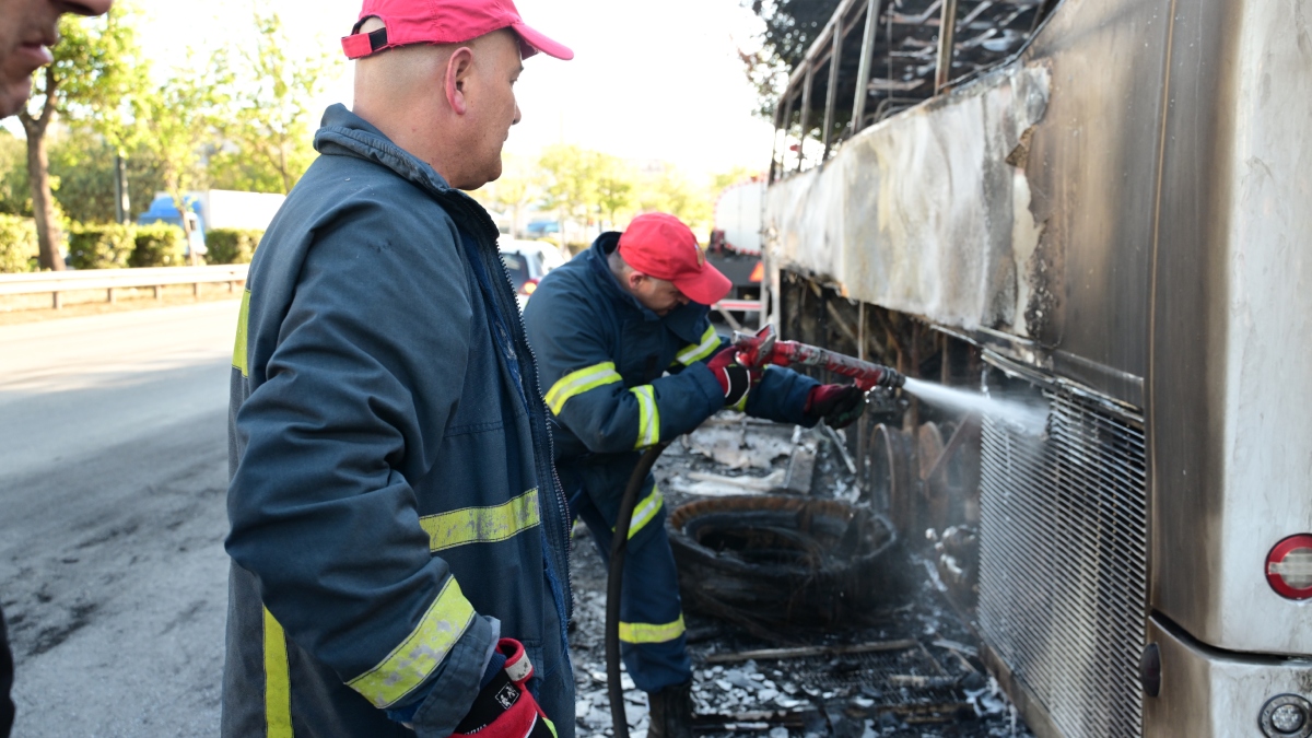 Φωτιά σε λεωφορείο στον Βόλο: Σώθηκαν στο παρά πέντε οι επιβάτες