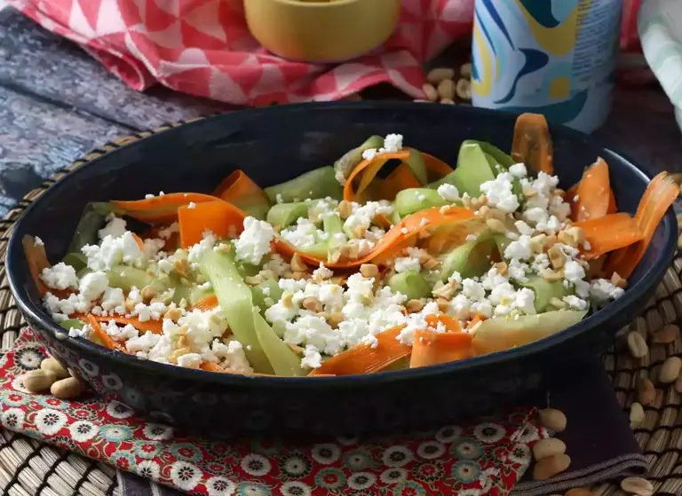 Vegetable tagliatelle salad with peanut sauce