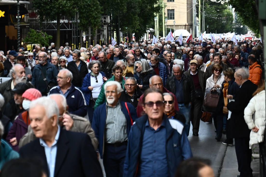 Η Ελλάδα που γερνάει: Δραματικά τα στοιχεία για το 2050