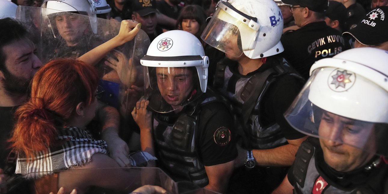 Τουρκία: 42 συλλήψεις κατά τη μαζική διαδήλωση διαμαρτυρίας για τη ...