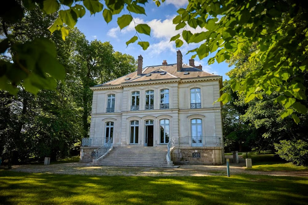 La villa fuori Parigi di Karl Lagerfeld venduta all’asta per 4,7 milioni di euro