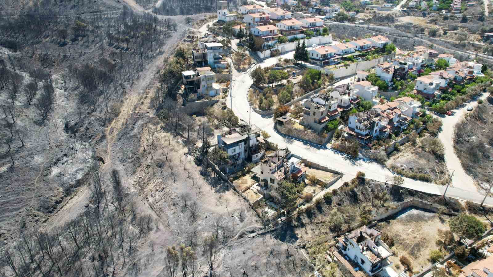 İzmir’in gözde yazlık merkezi hayalet kasabaya döndü İzmir’in gözde yazlık merkezi hayalet kasabaya döndü