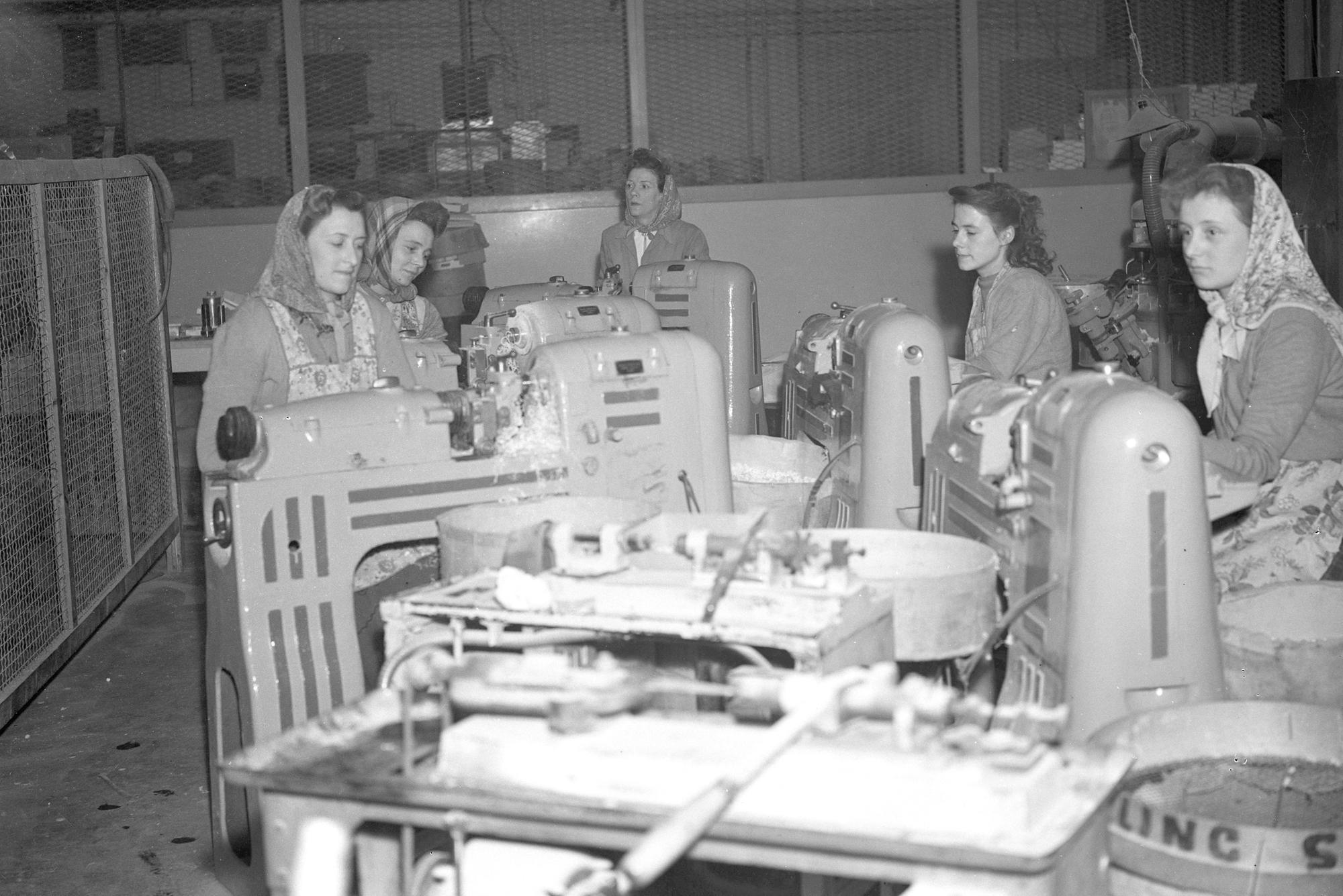 Here are 13 retro photos of factory scenes in Hartlepool and Peterlee ...