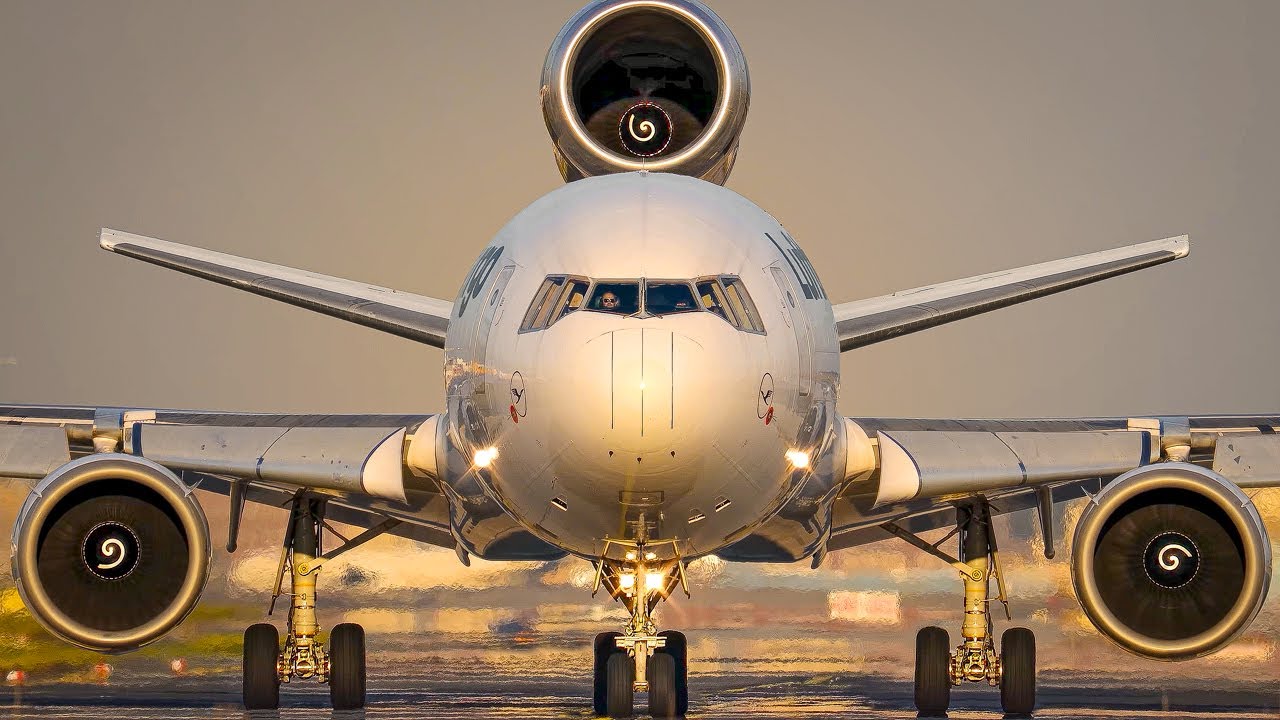 Golden hour planespotting captures the last of aviation’s giants