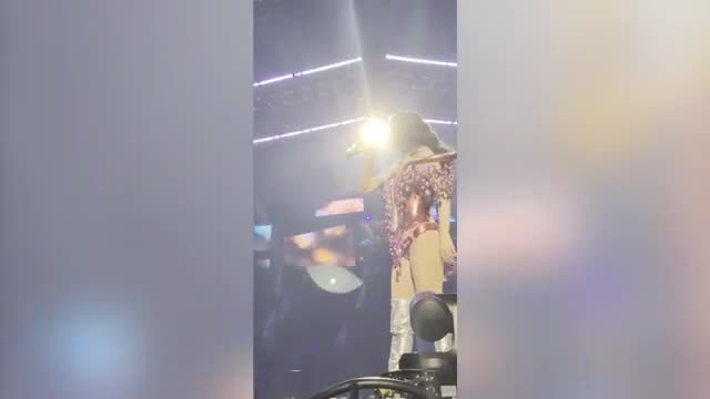 Katy Perry breaks down crying during final Australia show after Orlando ...