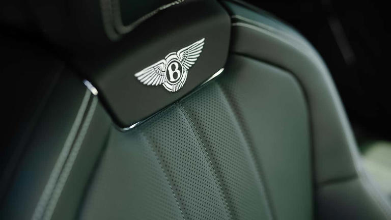 Kürzere Flügel: Bentley zeigt sein neues (altes) Logo