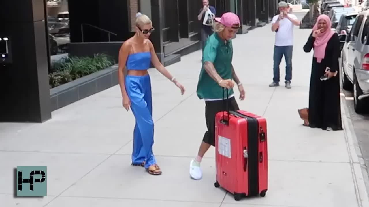 Justin Bieber Is a Gentleman! Loads Fiance's Luggage & Grabs Coffee as ...