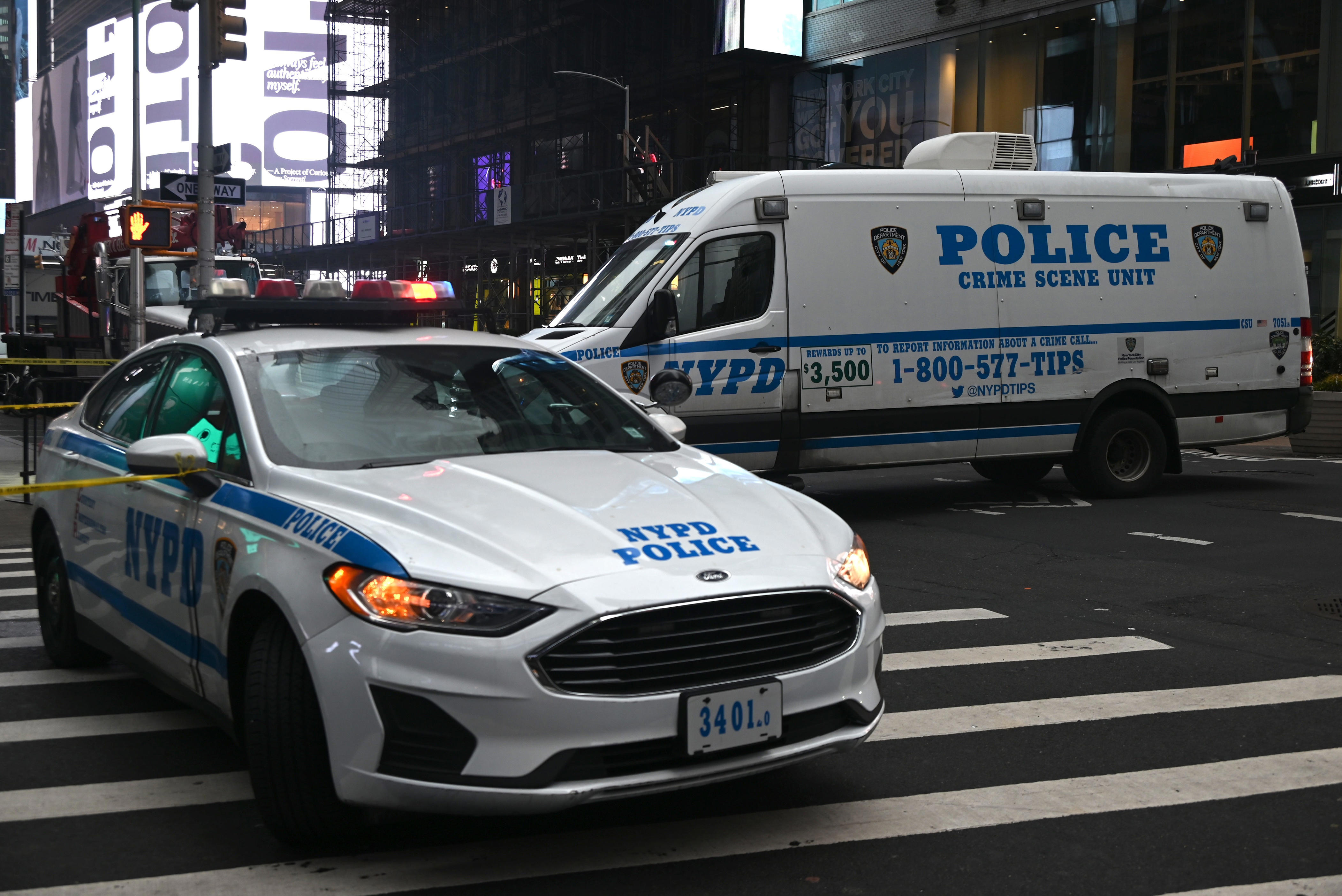 Man pepper-sprays NYPD officers in Times Square attack