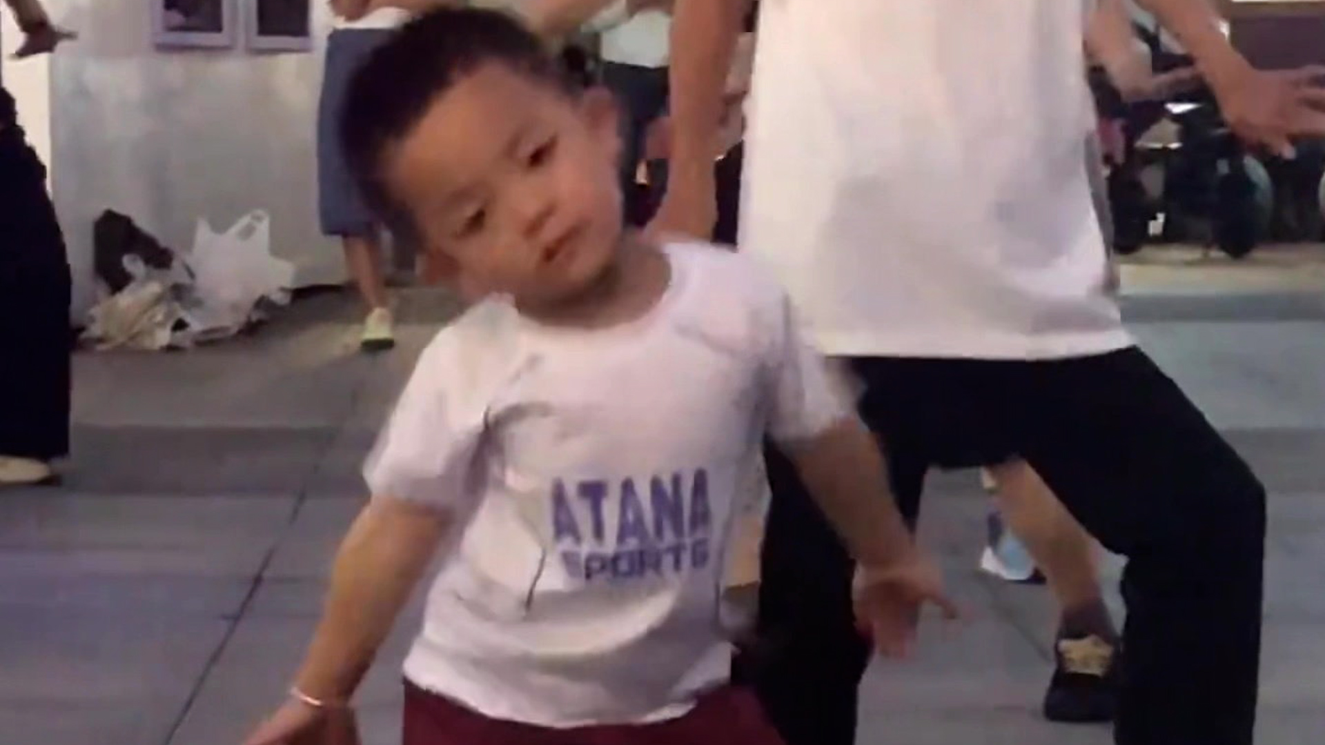 Young boy steals the show with impressive dance moves during outdoor ...