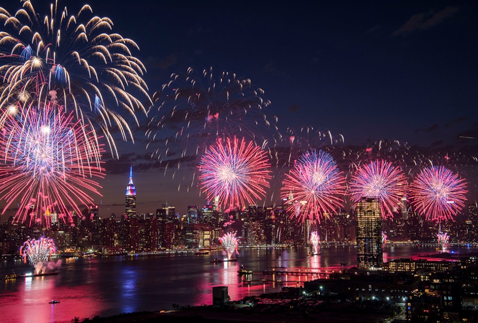 Macy's 4th of July Fireworks in NYC in 2025: Get All the Details on the ...