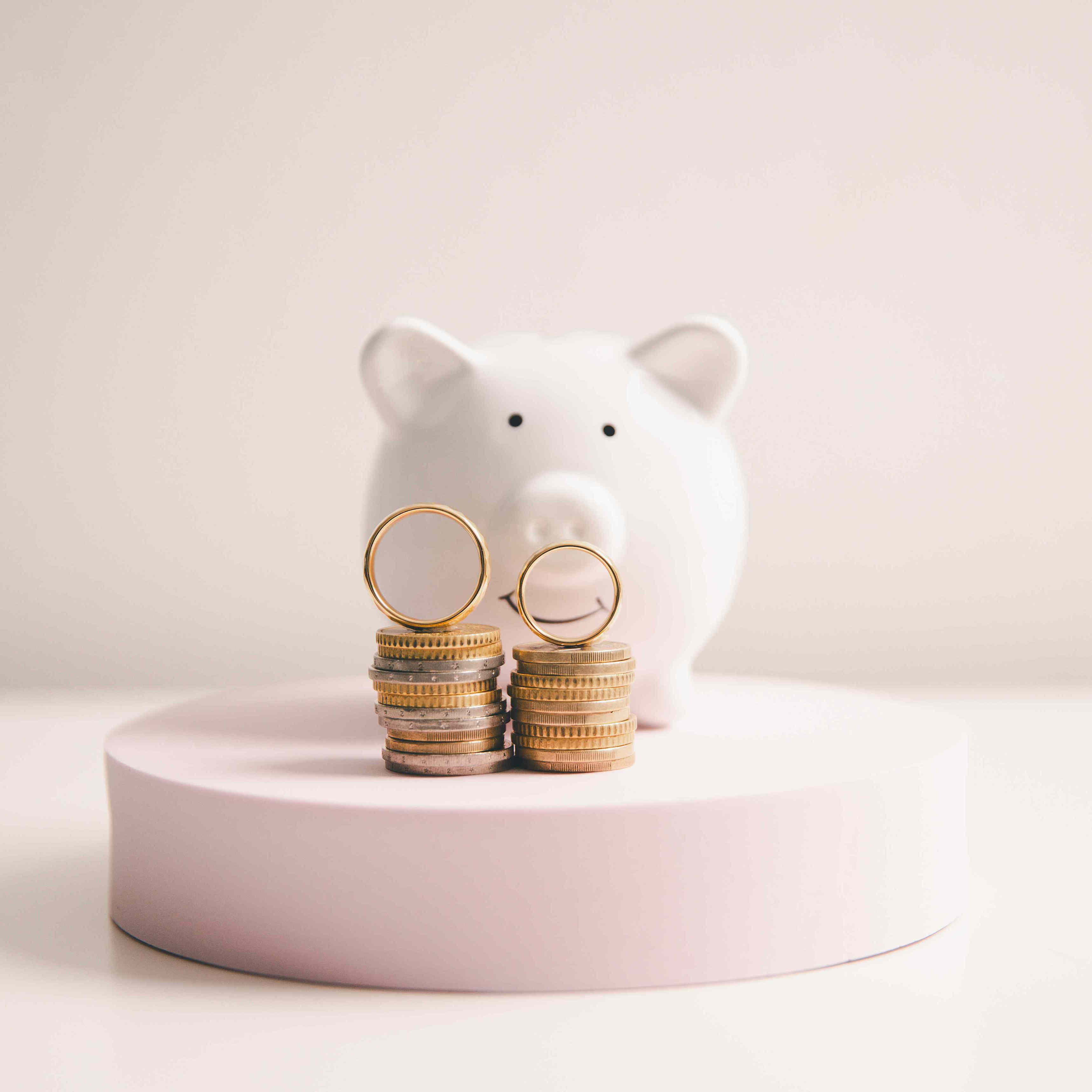 Shocked Woman Turns to Reddit Over Gen Z Sister's "Embarrassing ...