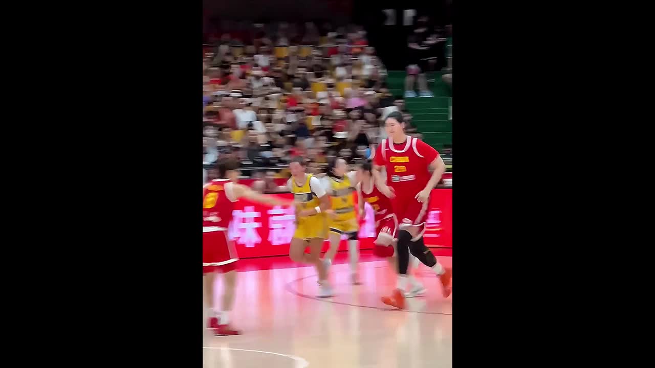 Chinese 7 foot 4 basketball sensation goes viral as she towers over her ...