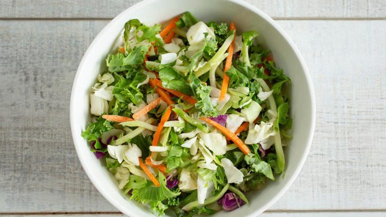 Give Leftover Pizza New Life By Topping It With A Crispy, Crunchy Salad