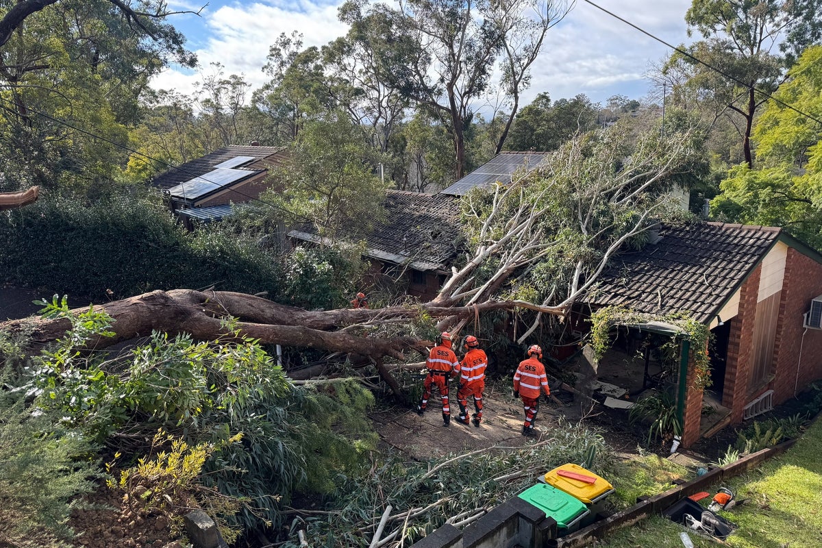 Thousands of Australians without power and flash flood warnings in ...