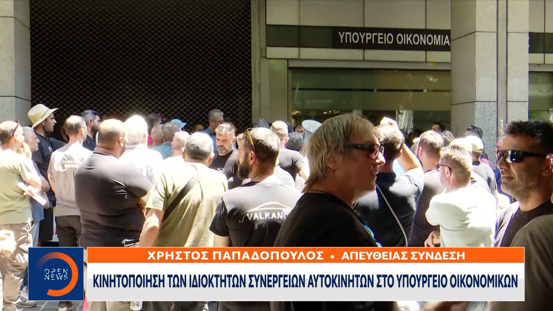 Κατεβασμένα εξακολουθούν να παραμένουν τα ρολά στα συνεργεία ...