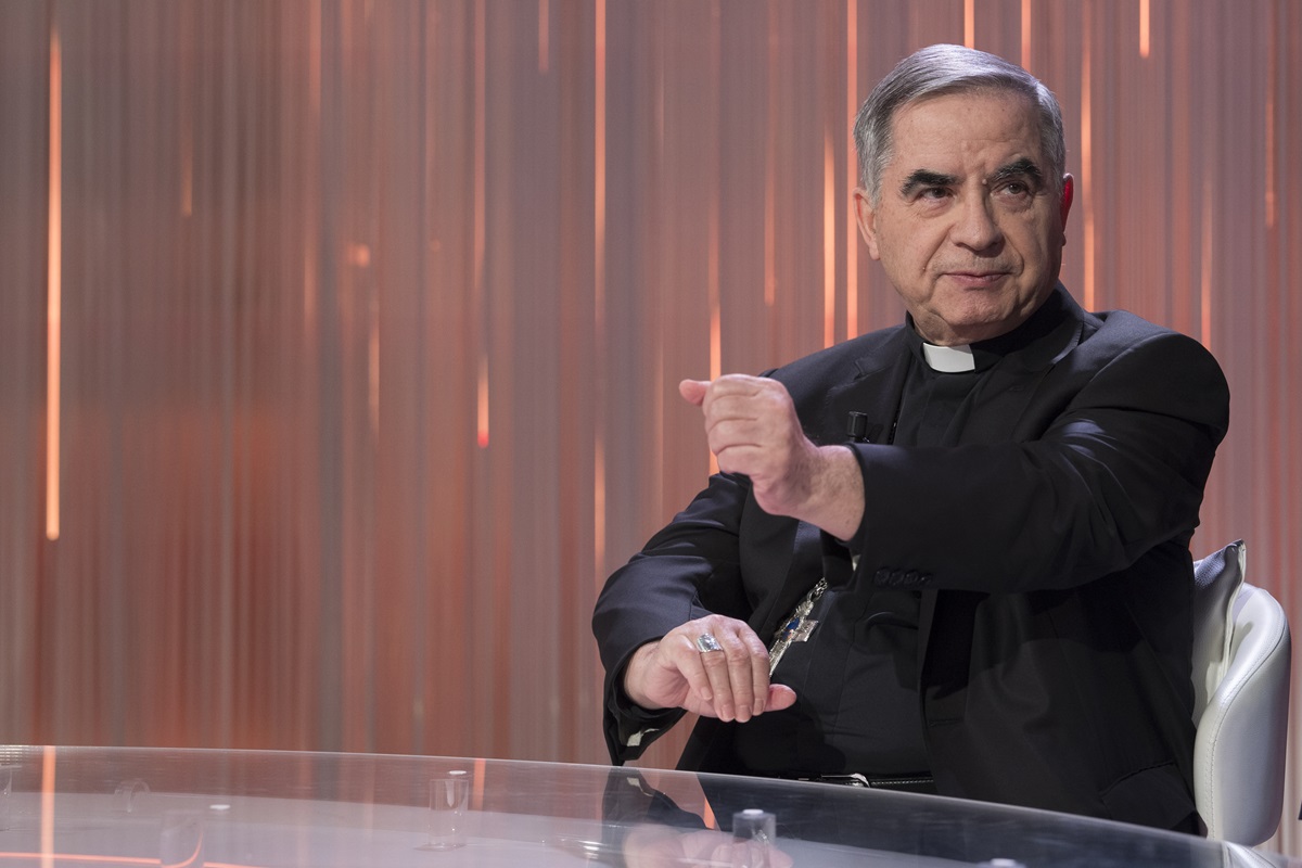 Caso Becciu, il cardinale denuncia Francesca Chaouqui: «Mi ha incastrato»