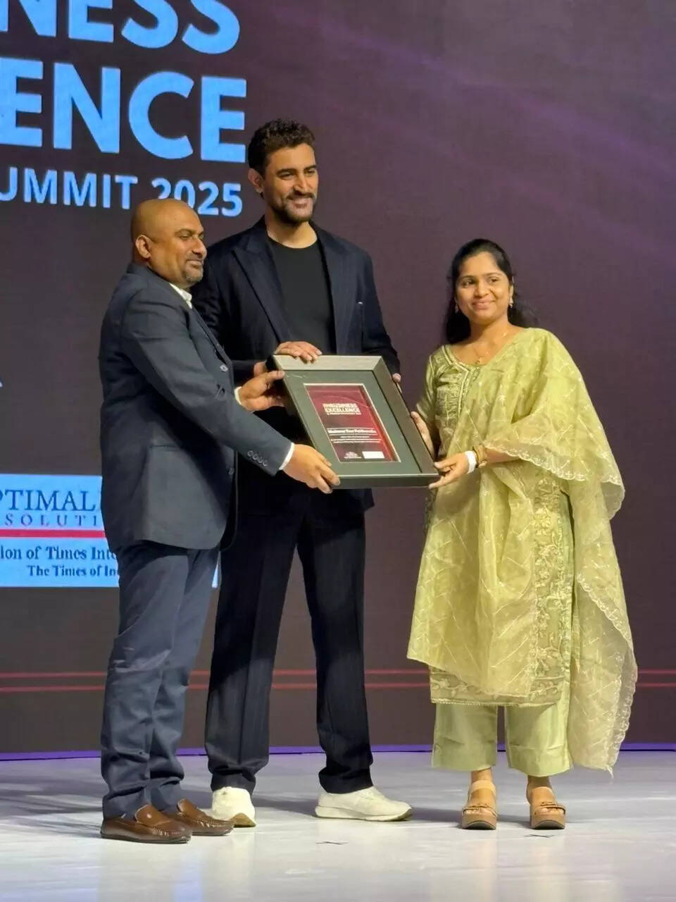 India applauds as Dr Mohana Rao bags ET Award for neurosurgical excellence