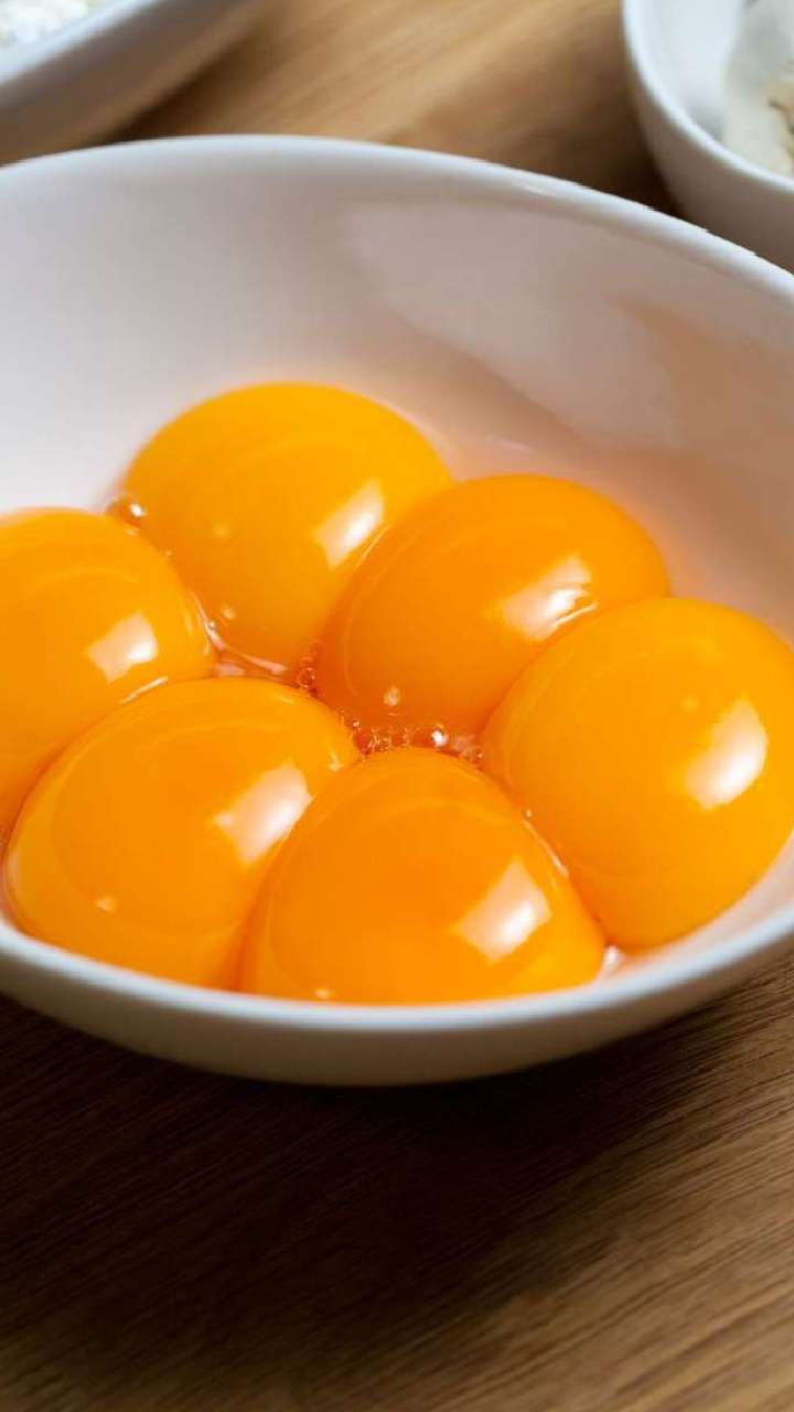 Egg Whites Vs Egg Yolks: Which Builds Better Muscles?