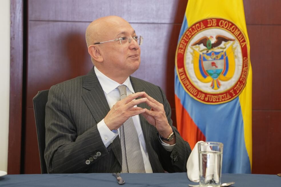 “Mano tendida, pulso firme”: así explica Montealegre su ley de paz total