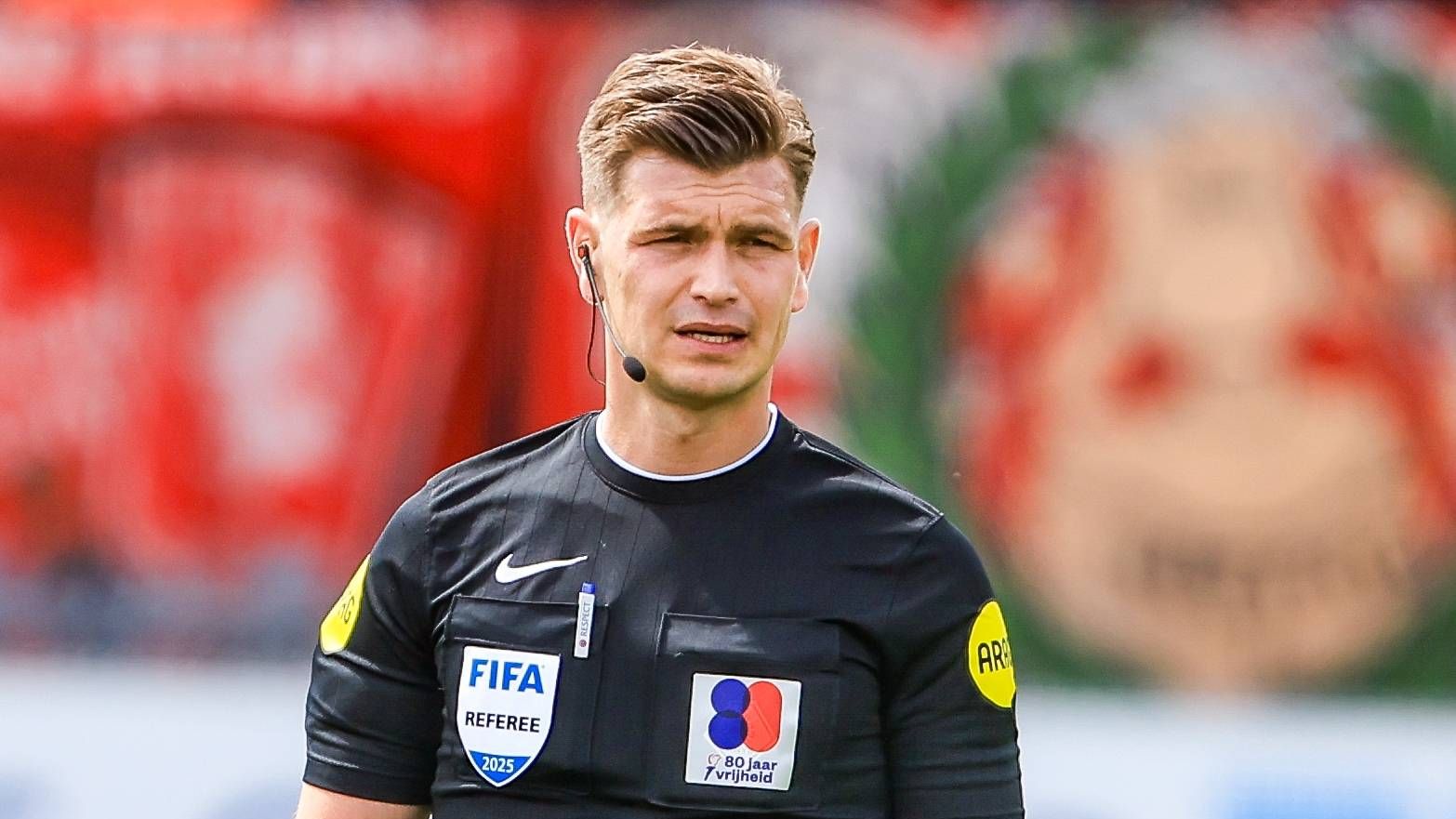 Joey Kooij, Marc Nagtegaal, Sander van der Eijk en vier andere arbiters ...