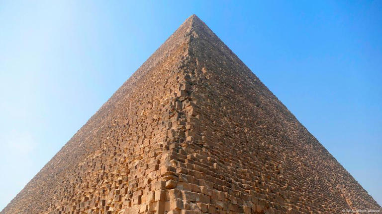 Life of ancient Egyptian potter revealed in DNA analysis