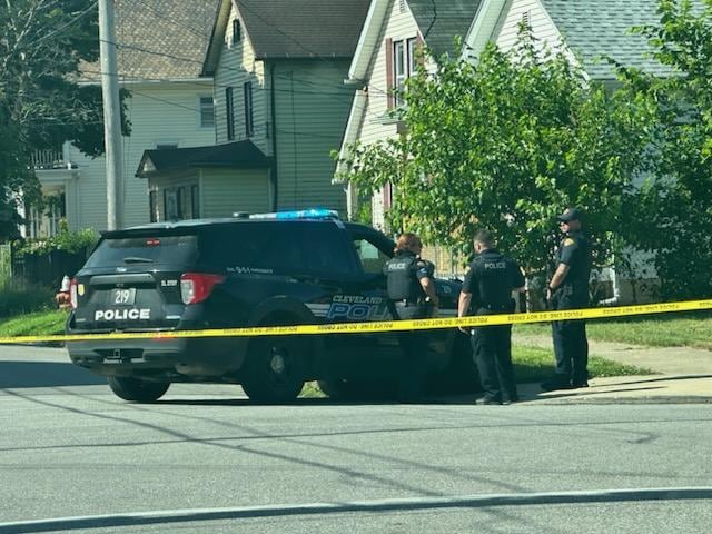 Cleveland Police, SWAT search for domestic violence suspect