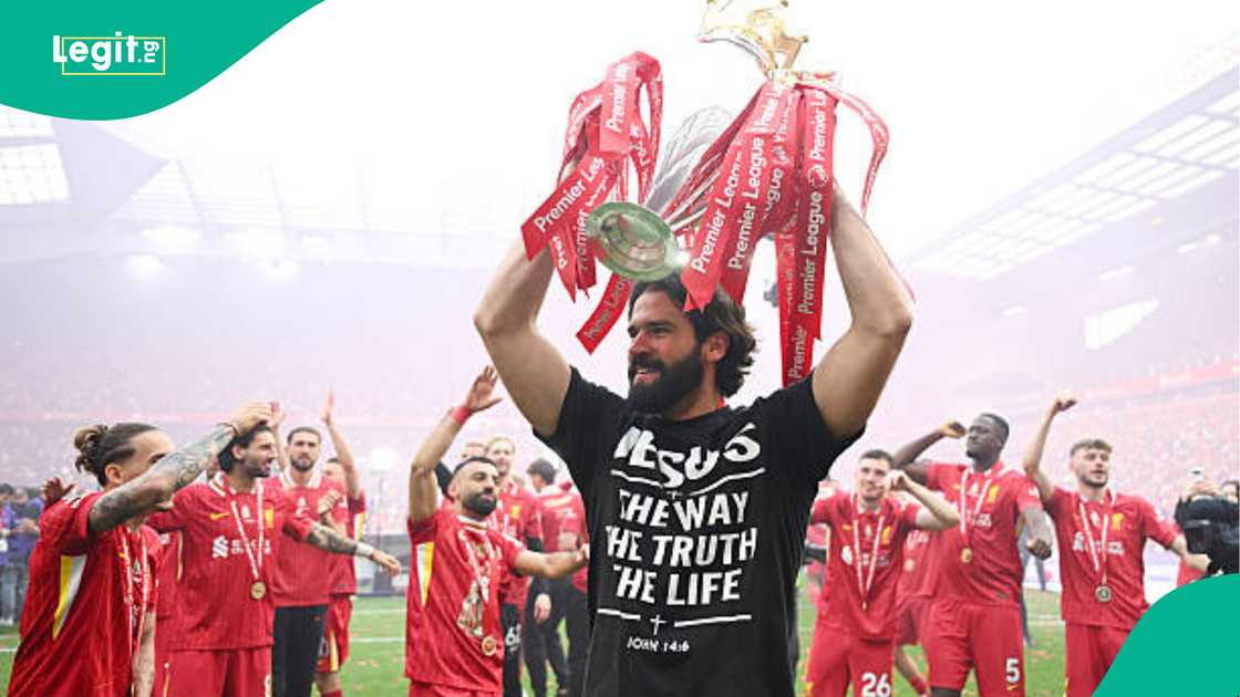Woman in tears as she opens up on Liverpool star's kindness: "He paid ...