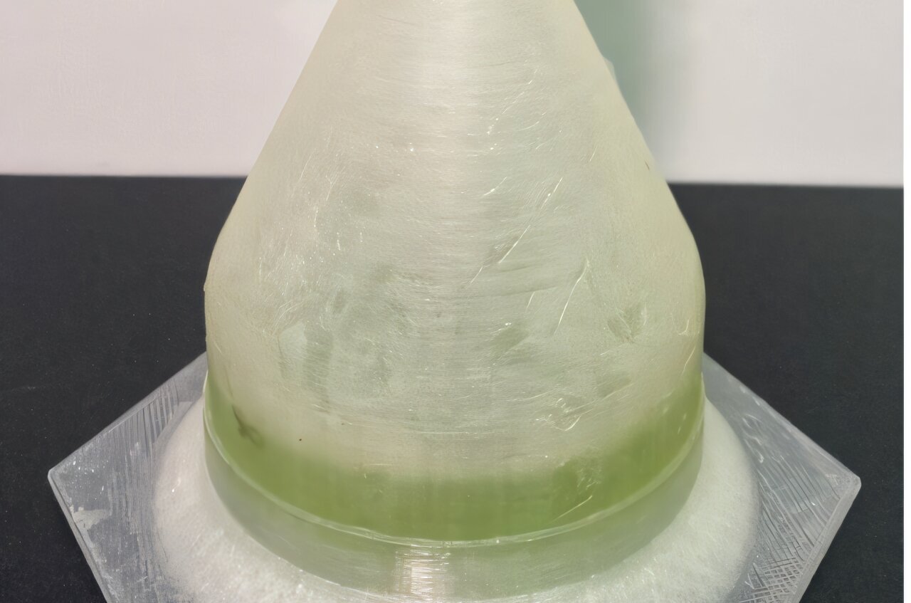 Bioplastic shelters support algae growth in Mars-like conditions for ...