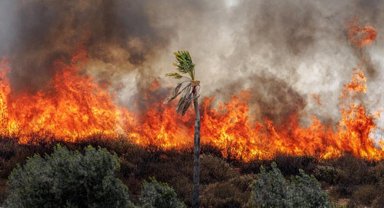 Juniper Fire's Containment Grows: Photos Behind The Fire Lines In Mead ...