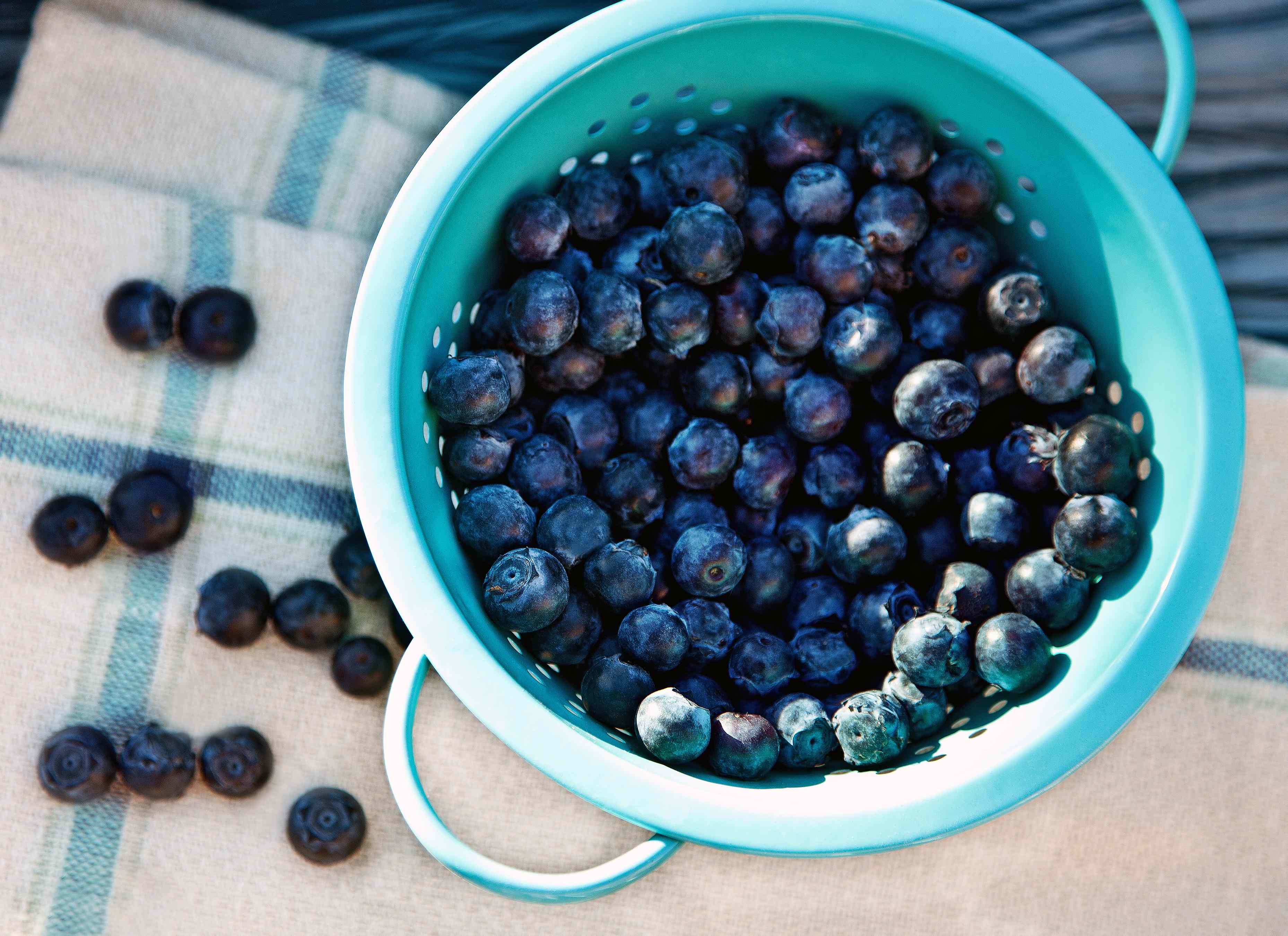 The Best Way to Clean Blueberries to Remove Pesticides and Prevent Mold