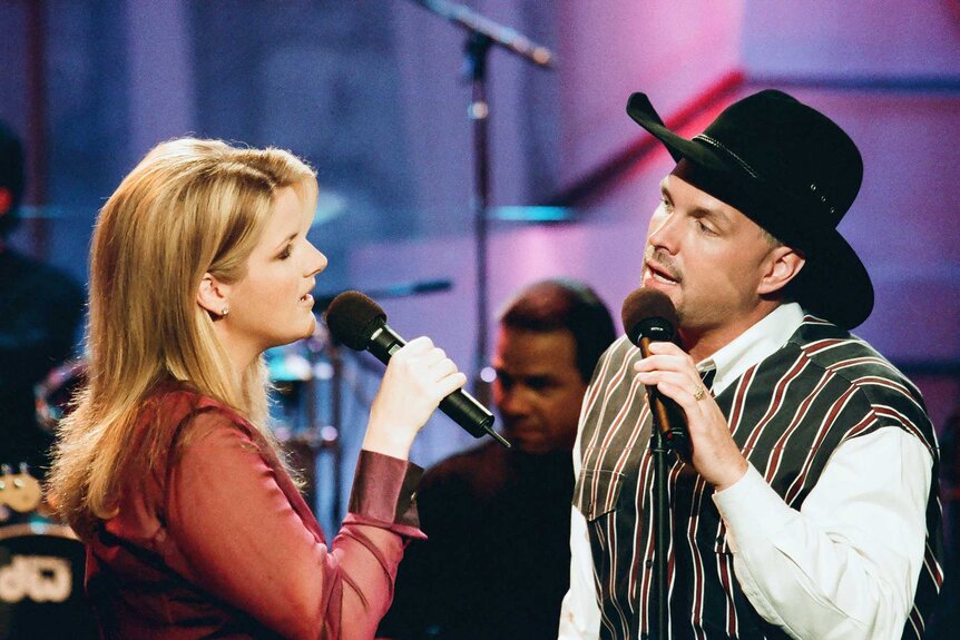 Trisha Yearwood & Garth Brooks Sang This "Walkaway Joe" Duet 8 Years ...