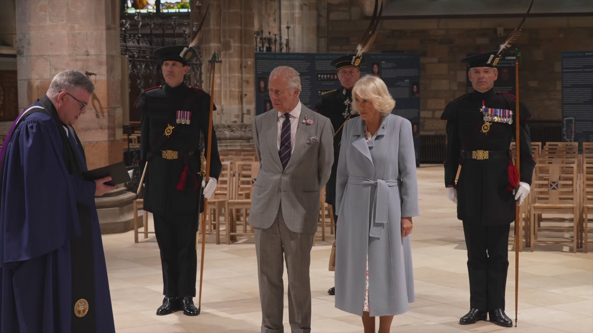 King and Queen unveil memorial stone for late Queen