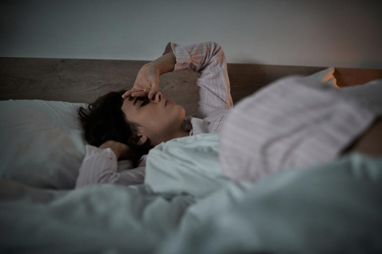 ¿Lo que cenas te roba el sueño? Estudio revela la relación entre la ...