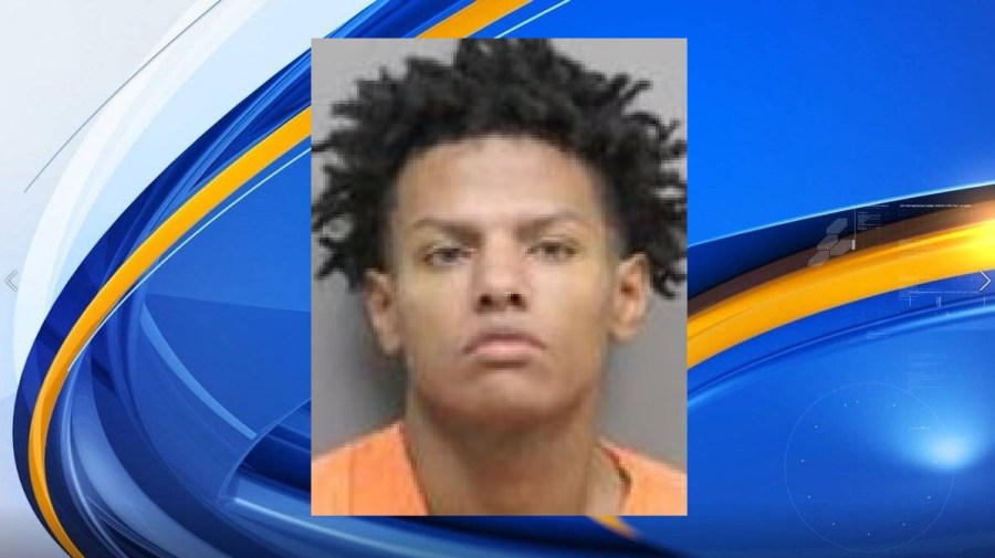 Lafayette man allegedly leads police on chase with unrestrained toddler ...