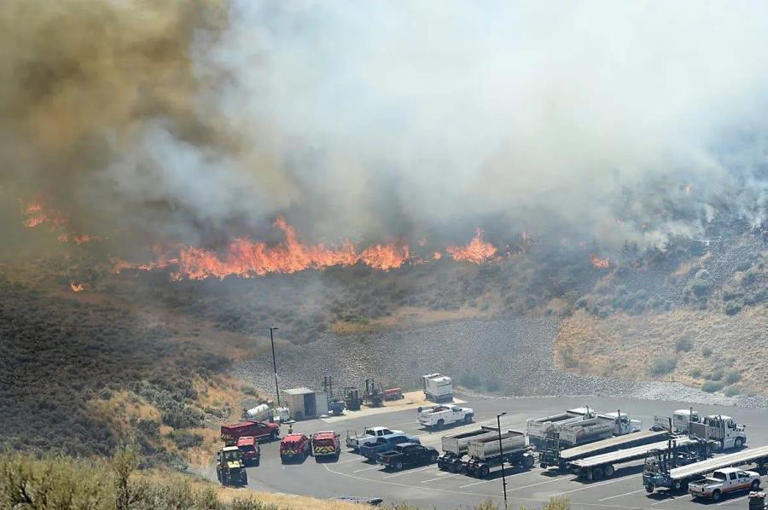 Reno gets a scare as Barron Fire blows up; Mt. Irish blaze grows to ...